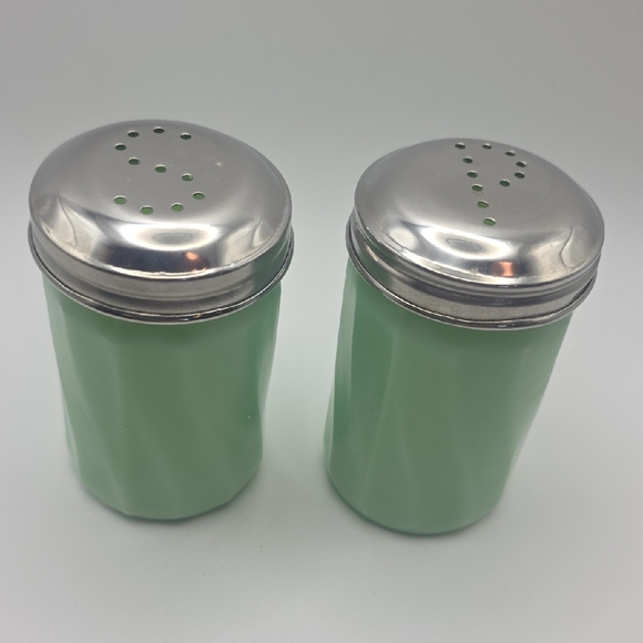 Accents | Jade Green Glass Salt And Pepper Shaker Set | Poshmark